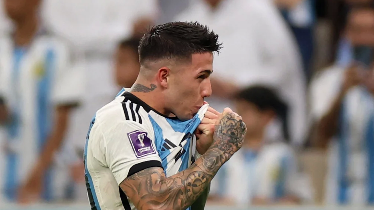 Un gigante de Europa tiene en la mira a Enzo Fernández