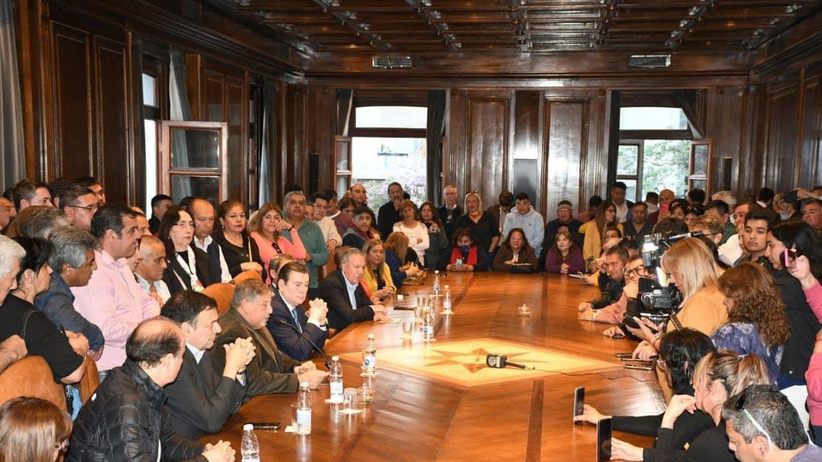 Zamora anunció un incremento del 100% y un bono de $110 mil