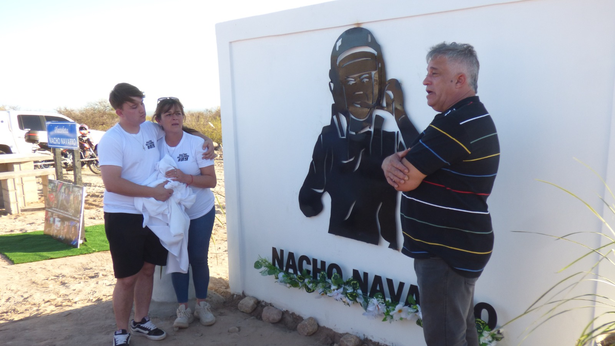 Inauguraron la plazoleta en homenaje al piloto Nacho Navarro