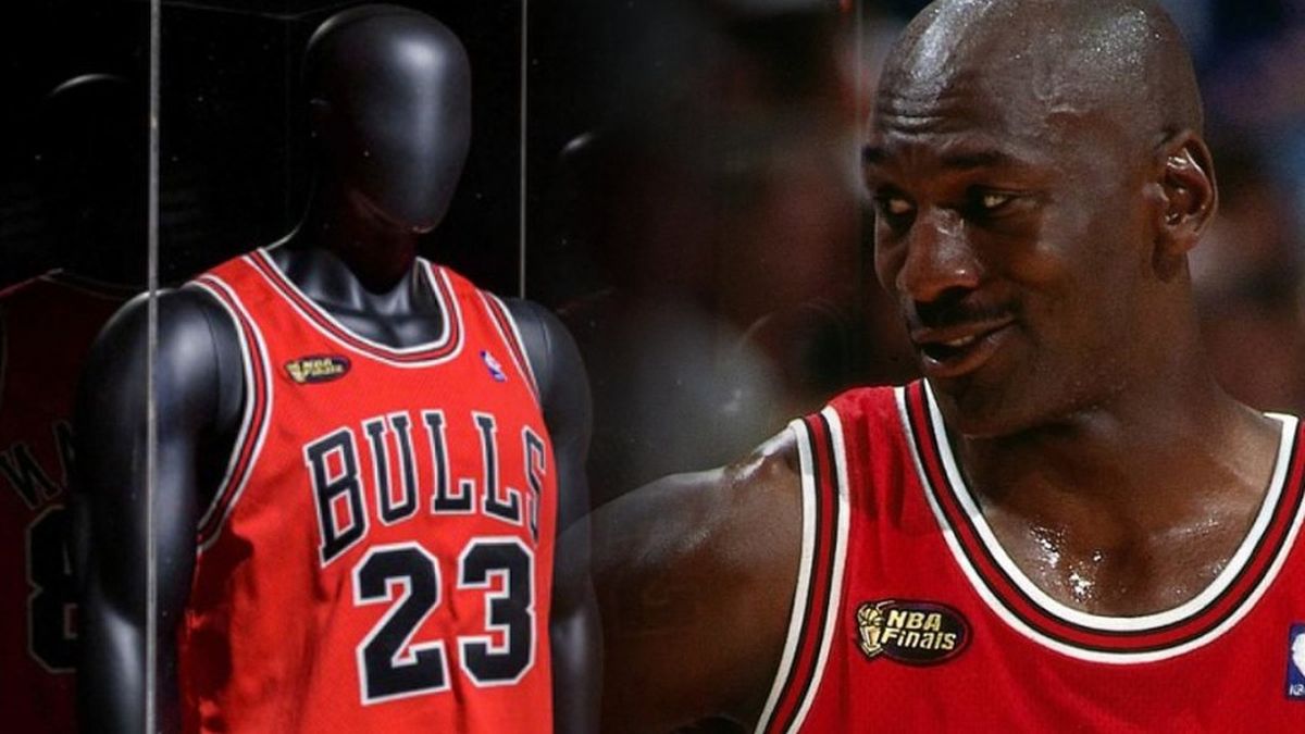 Una camiseta de Michael Jordan vale más que la que usó Diego ante ...