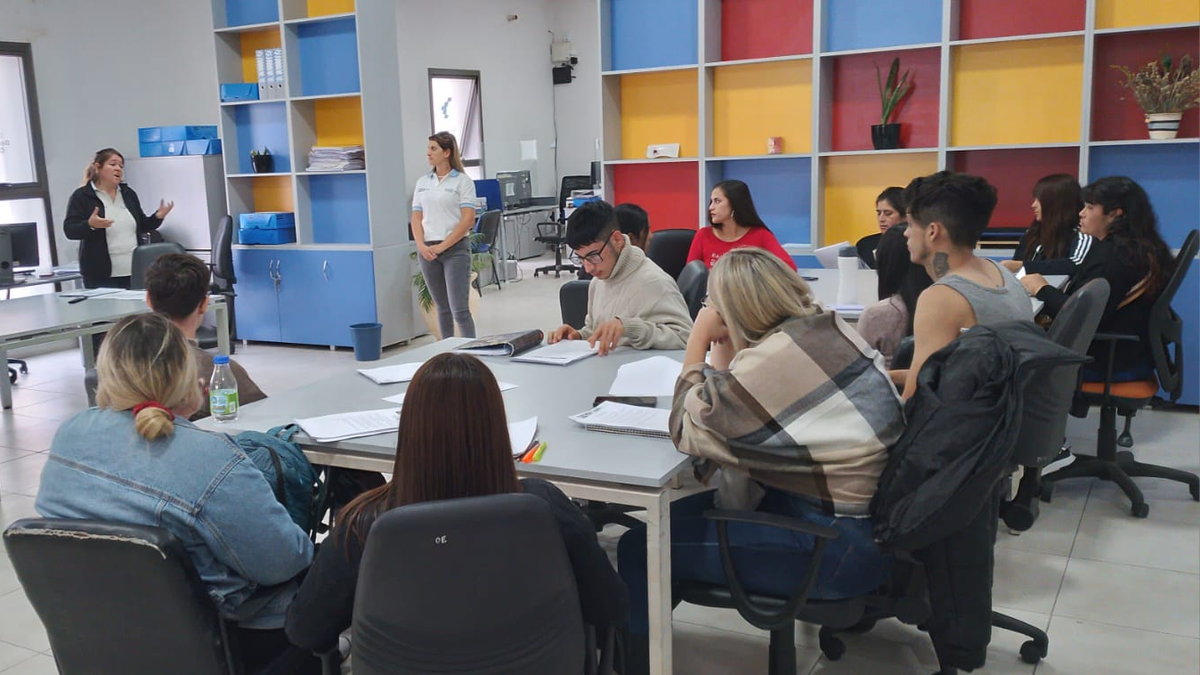 18.700 jóvenes capacitados en los programas de orientación laboral y ...