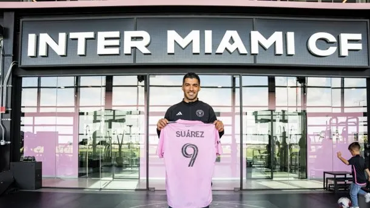 Luis Suárez firmó su contrato con el Inter Miami