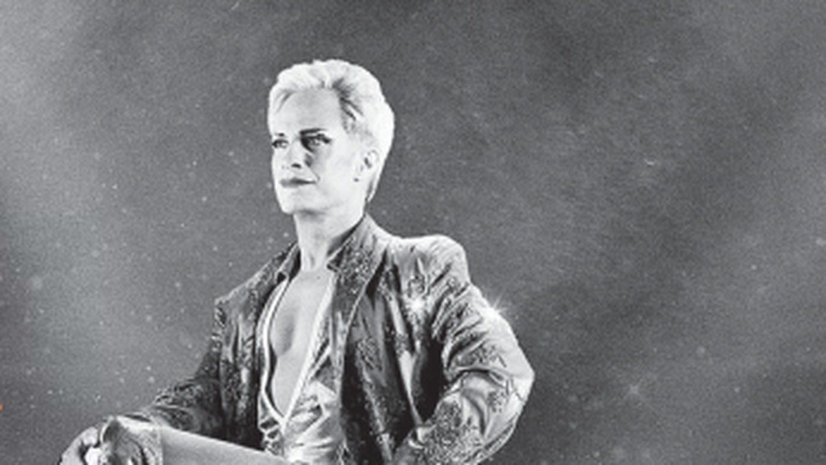 Gael García Bernal se convierte en estrella de la lucha libre