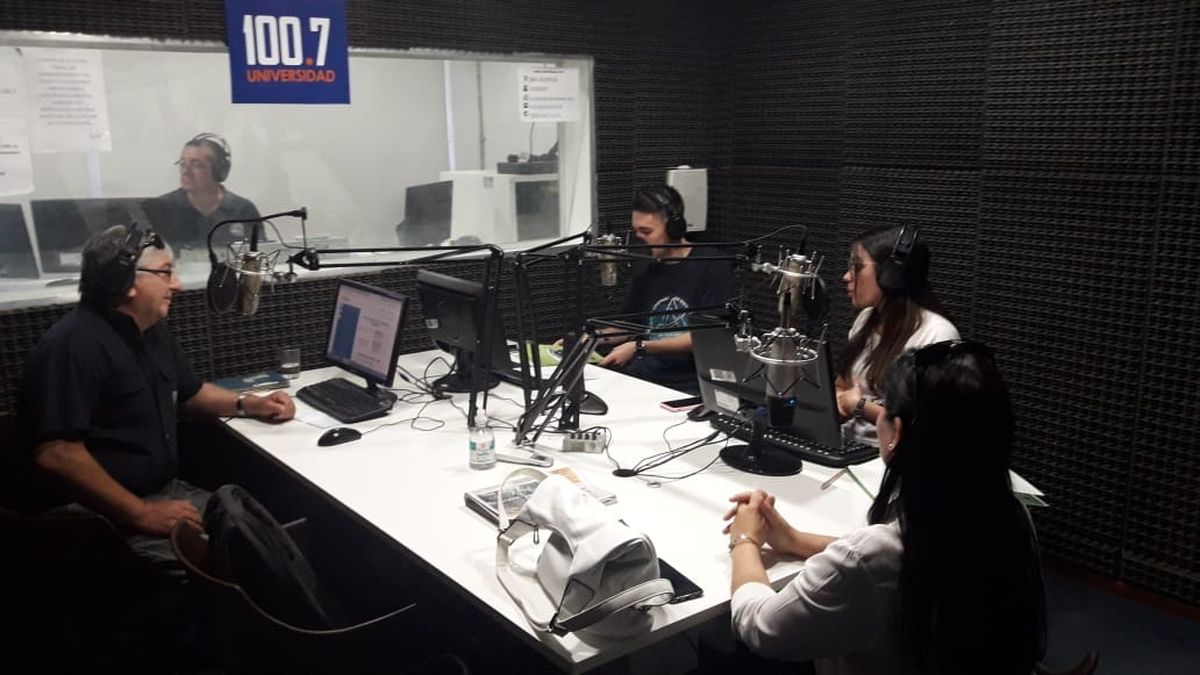 La ENET tiene su espacio en Radio Universidad