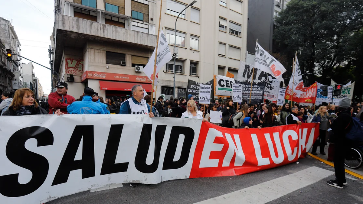 Los trabajadores del Garrahan apuntan contra el Gobierno: Encima de ...