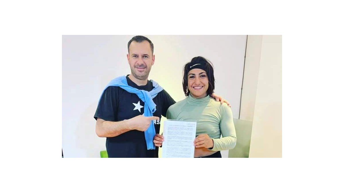 Nazarena firmó con Tello Box