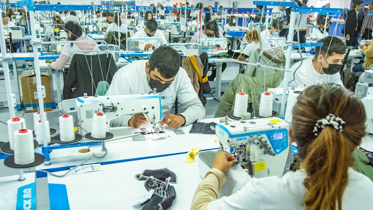 Inauguraron una nueva fábrica de confección