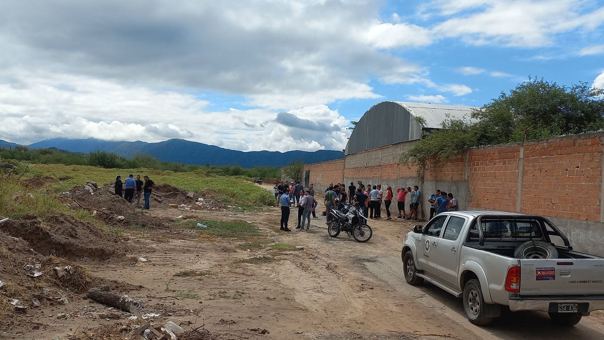 Conmoción por el hallazgo de restos humanos y un celular