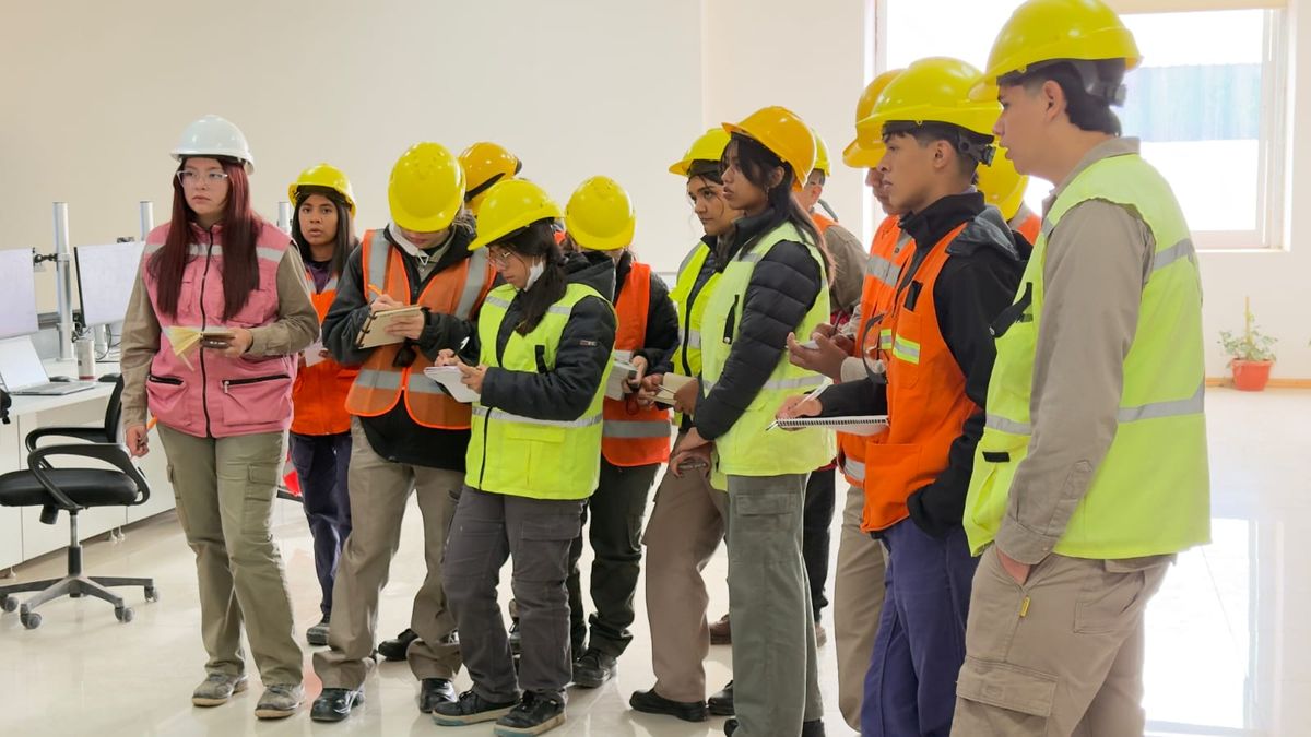 Estudiantes de Belén recorrieron la planta de Zijin-Liex en Fiambalá