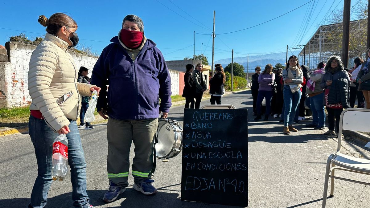 Alumnos de la EDJA Nº40 reclaman mejoras edilicias en el establecimiento
