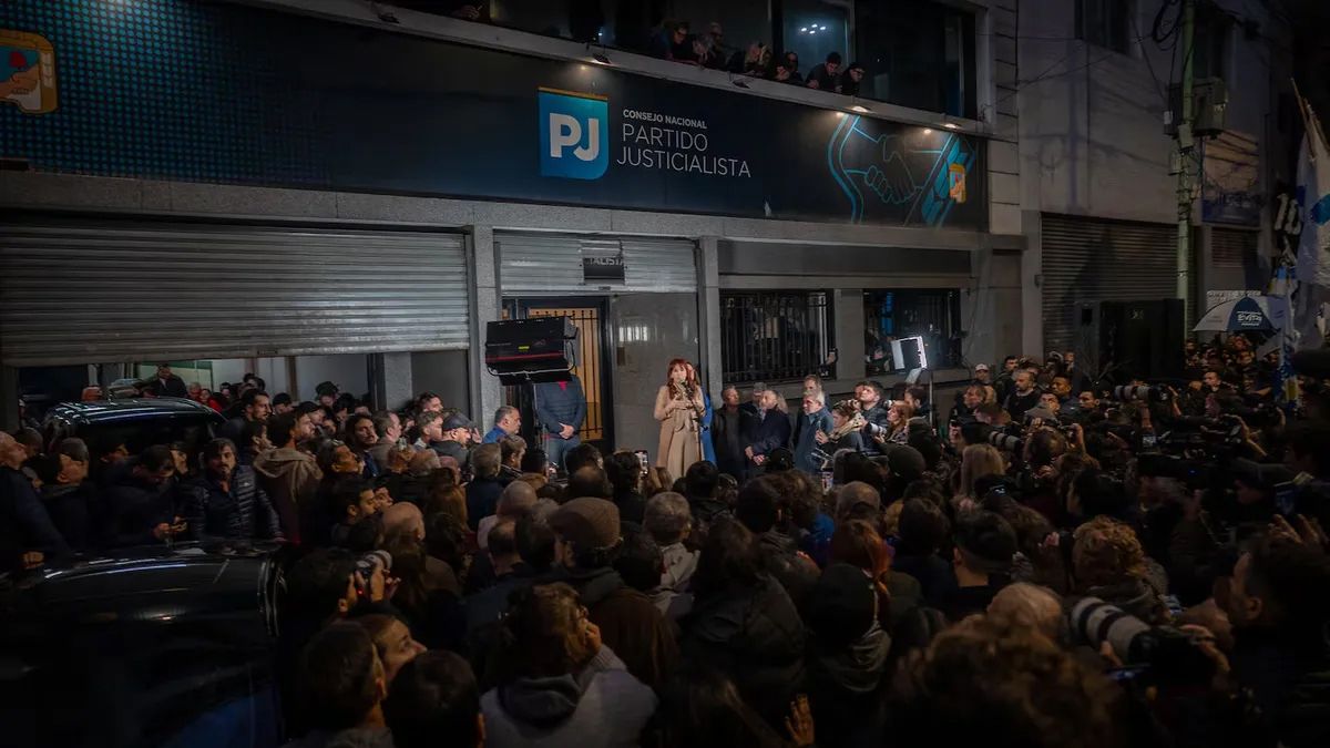 Seis años de prisión para CFK