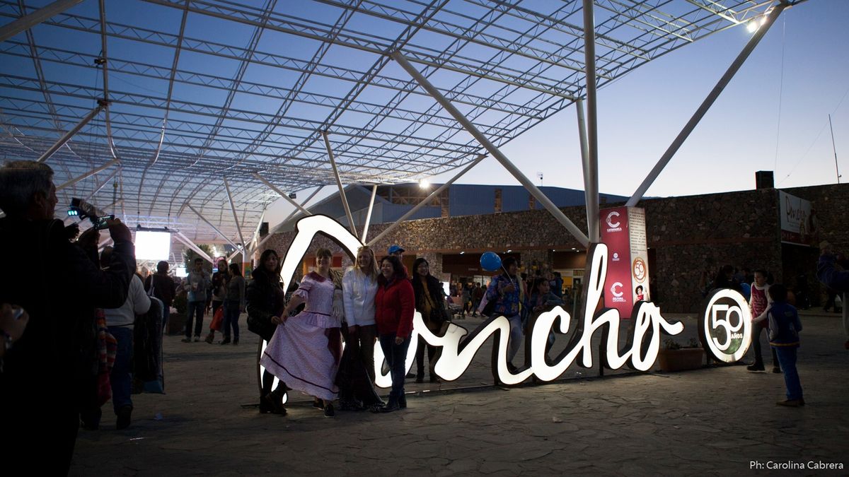 ¿Alcohol en la Fiesta del Poncho? Se está analizando, hay mucha gente ...