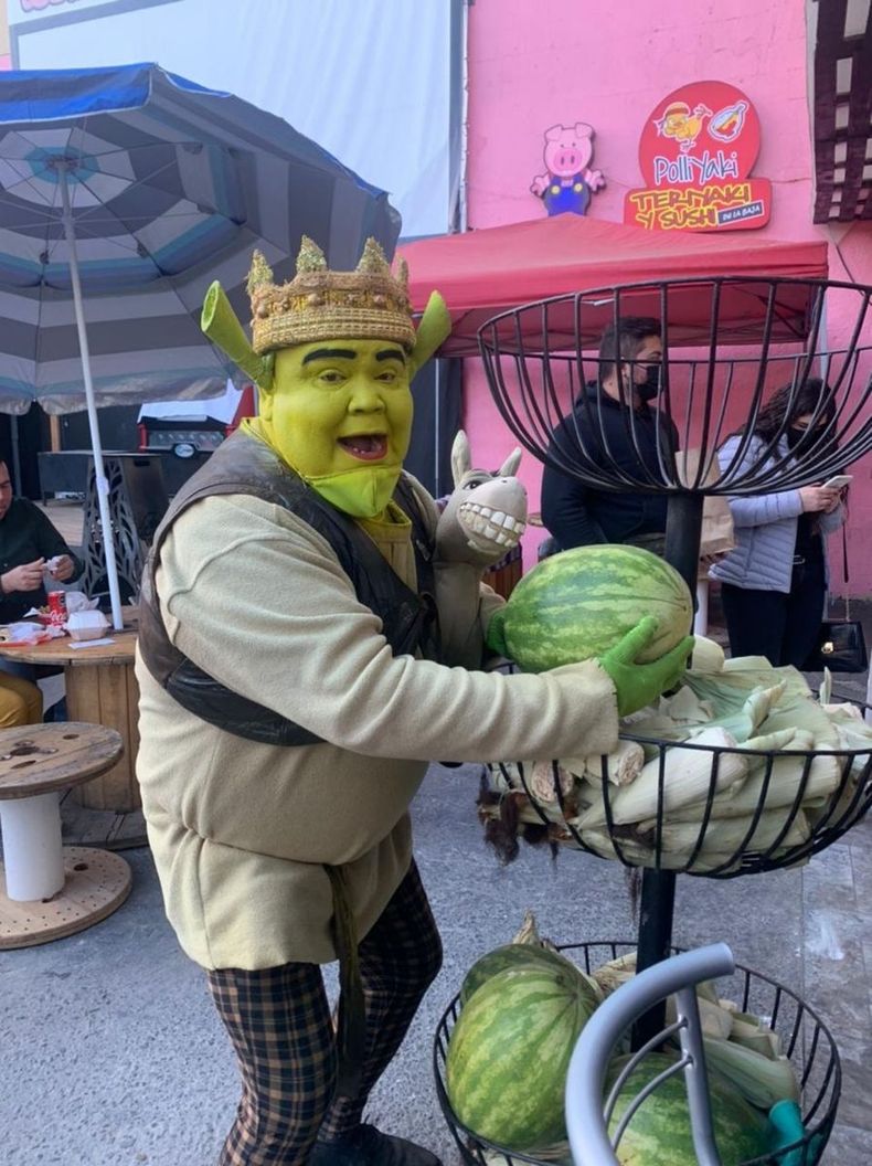 Se disfraza de Shrek para poder pagar el tratamiento oncológico de su ...