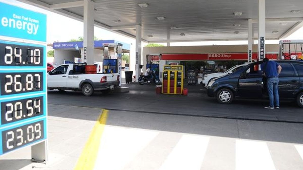 Llenar un tanque de nafta cuesta entre 1.000 y 1.500 pesos