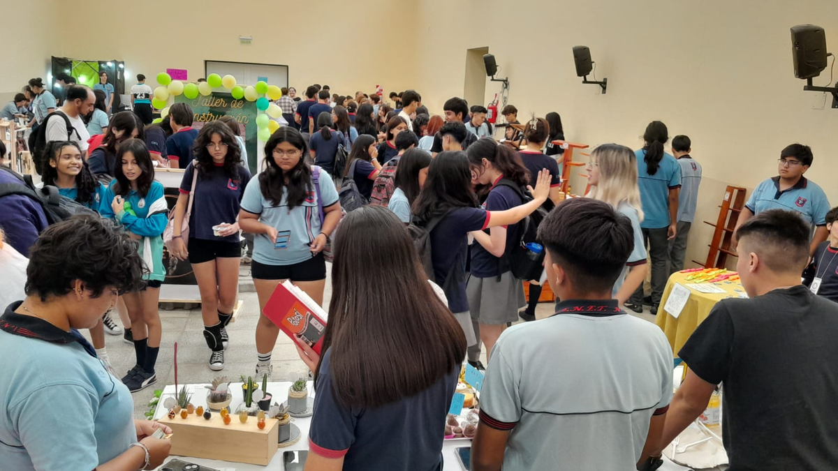 La ENET presenta su 4ta Feria de Emprendedores